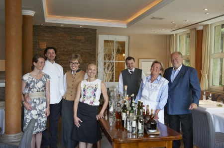 Bildanzeige - Lisl & Klaus Wagner-Bacher mit Team. Landhaus Bacher ...